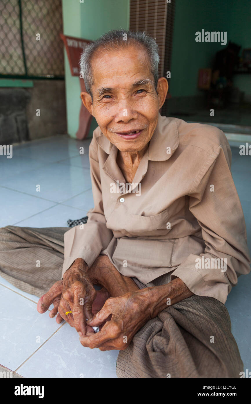 Vietnam, Mekong Delta. Cai Rang, old Vietnamese man Stock Photo - Alamy