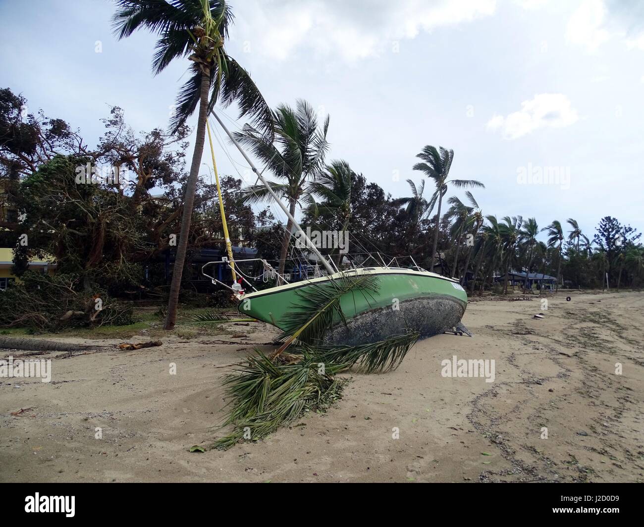 Boat aground resulting from Cyclone Debbie Stock Photo - Alamy