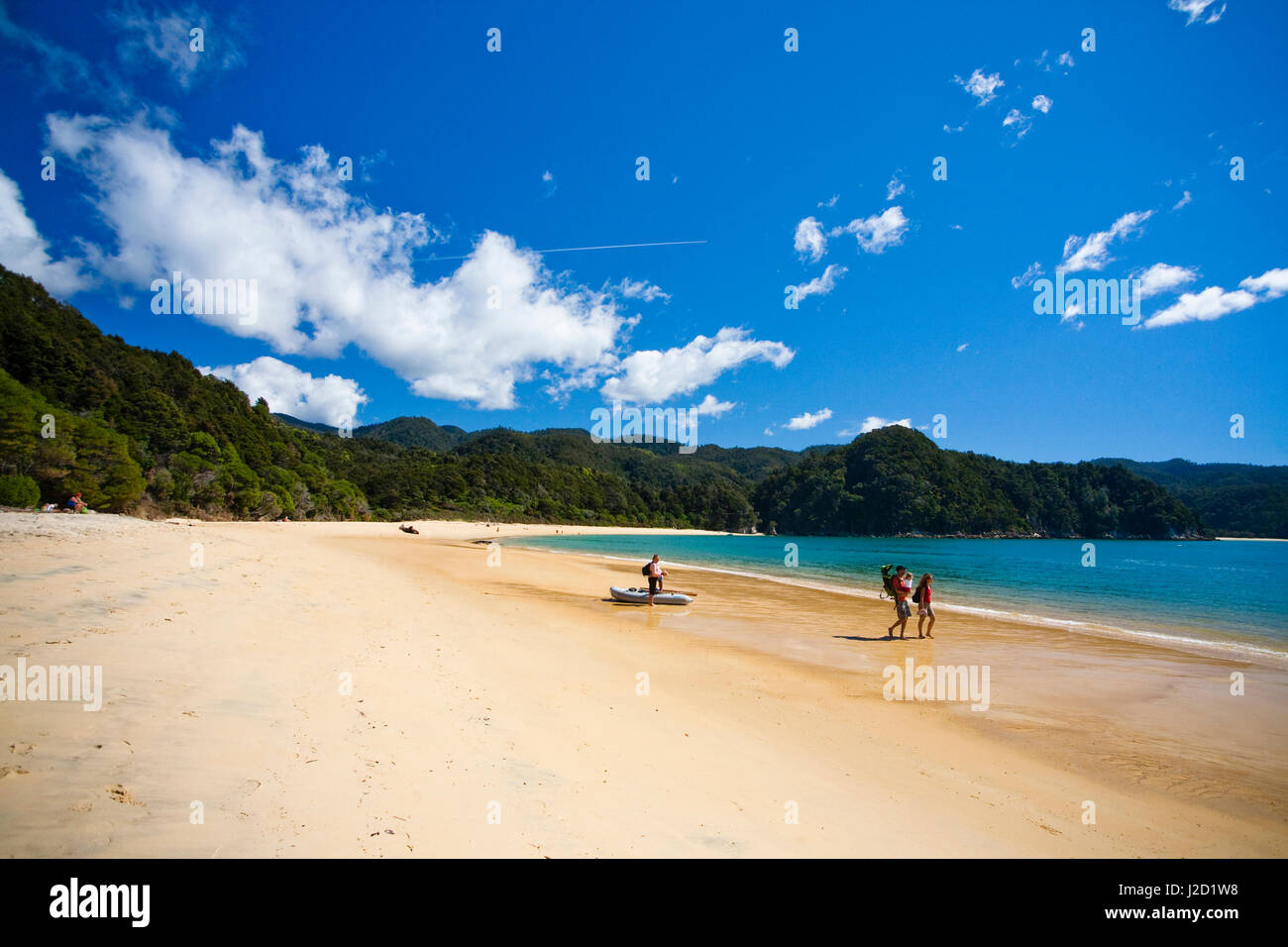 Stunning Anchorage beach in the middle of New Zealand's Abel Tasman ...