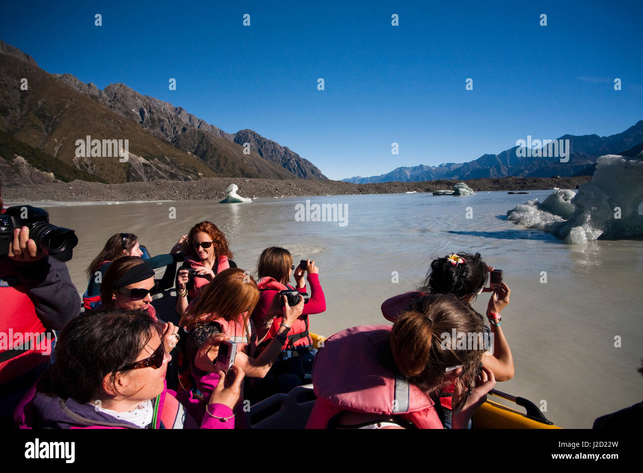 The Aoraki, Mount Cook is located in New Zealand's South Island in the ...