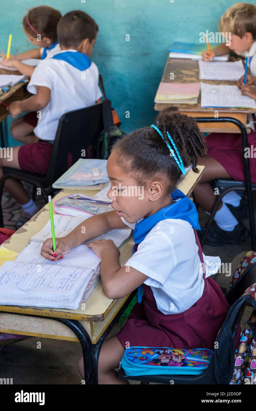 Cuba school children in classroom hi-res stock photography and images ...