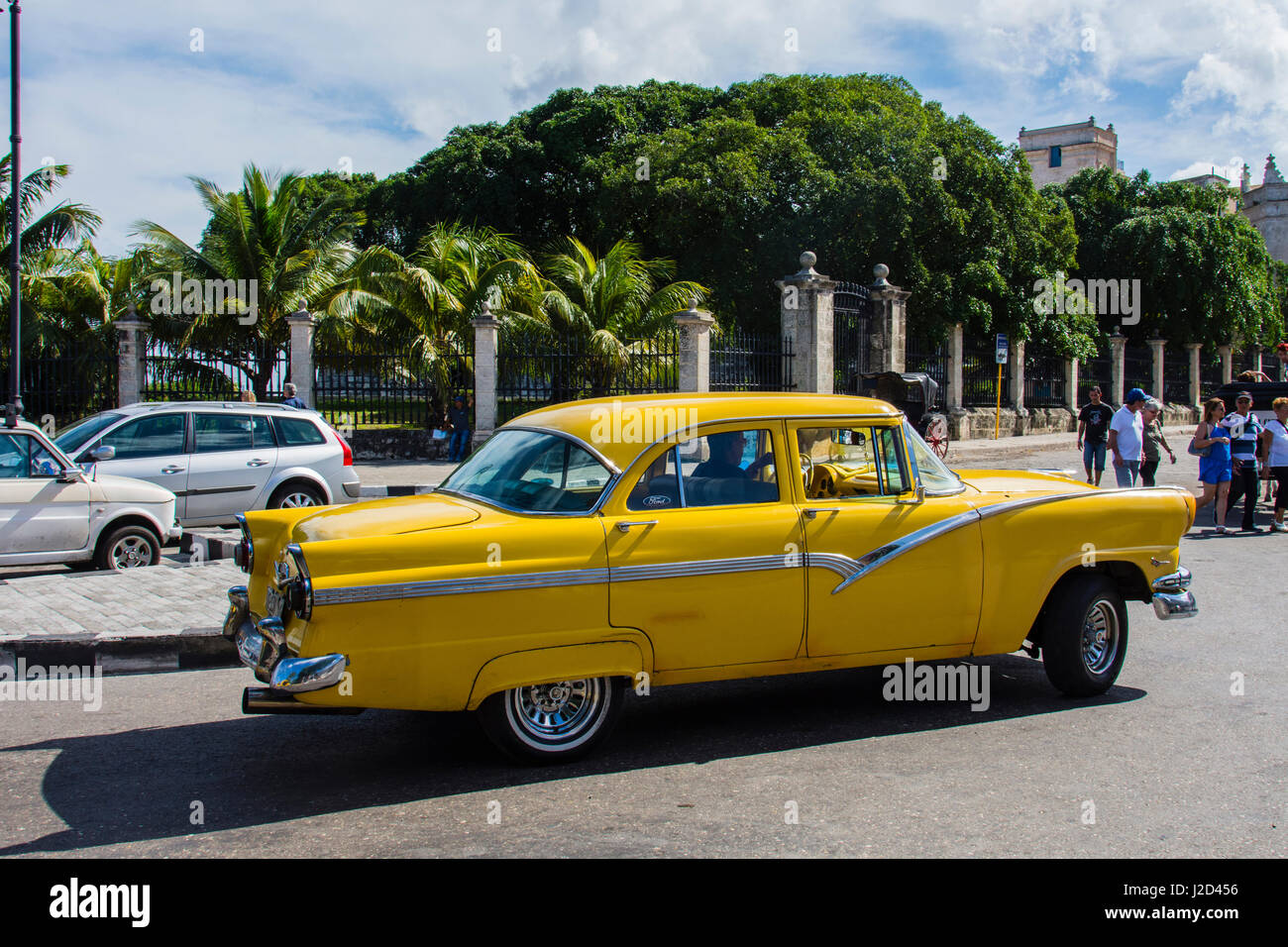 Cuba. Havana. Old Havana. Old Chevy car Stock Photo - Alamy