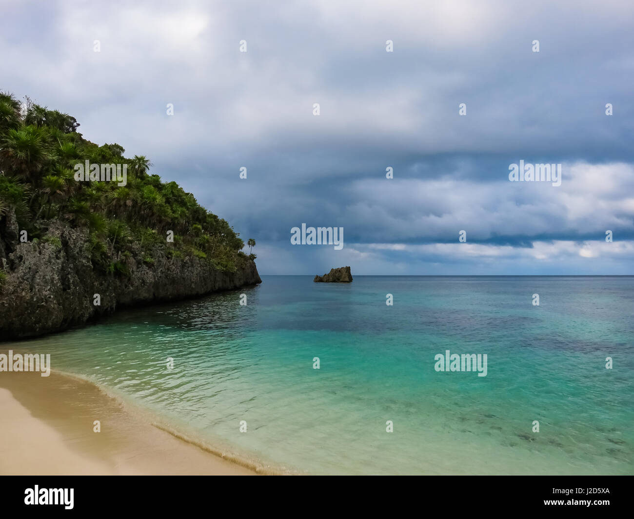 Roatan island Honduras. Landscape of a tropical blue turquoise clear ...