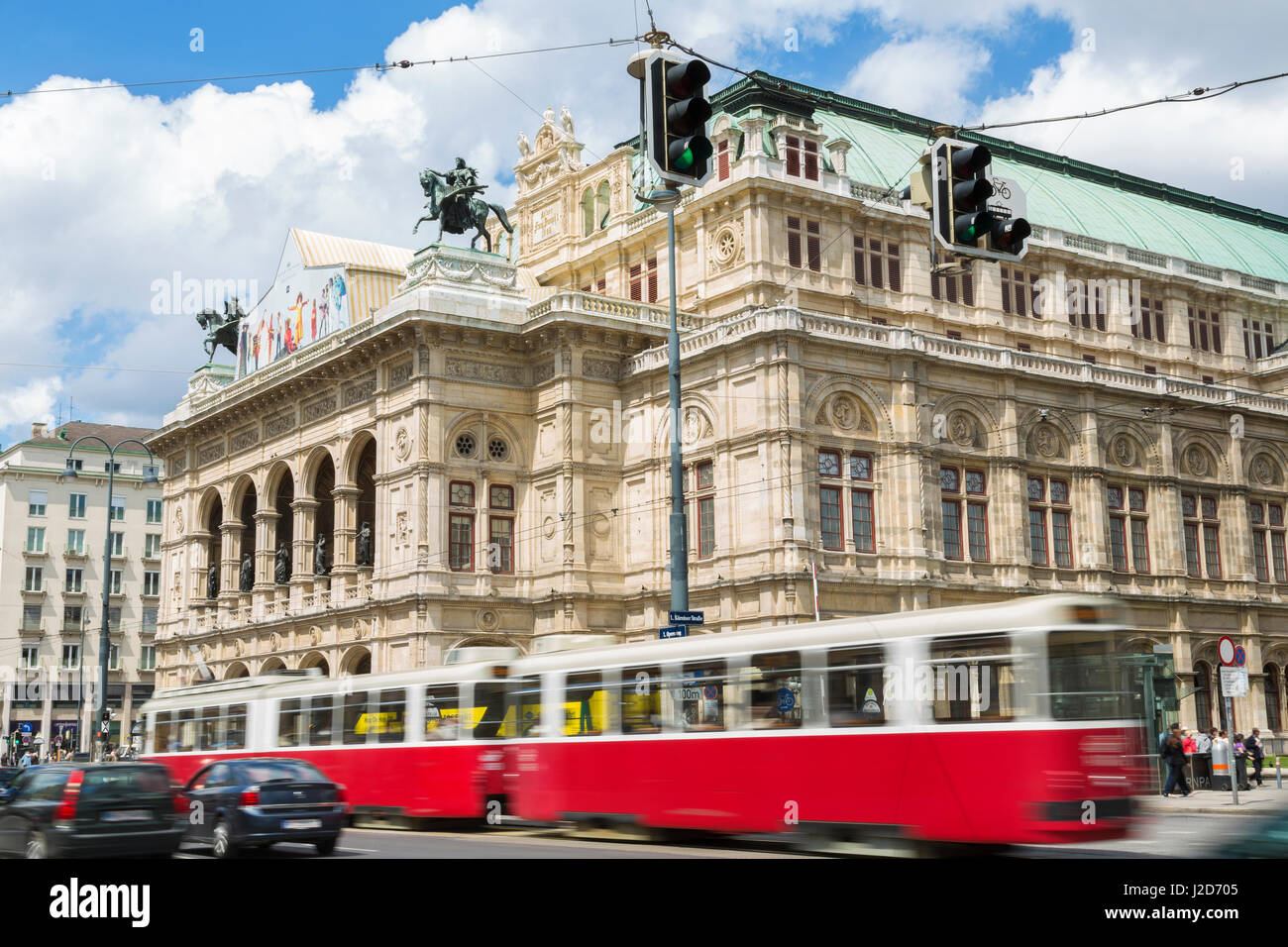 Tram in front of State Opera House, Vienna, Austria Stock Photo - Alamy