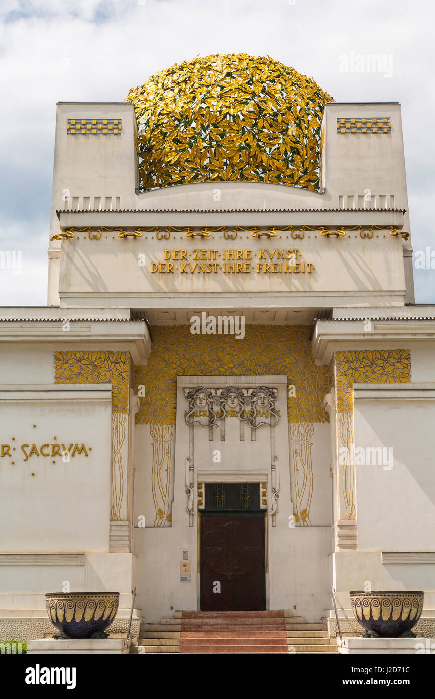 Exhibition building of the vienna secession hi-res stock photography ...