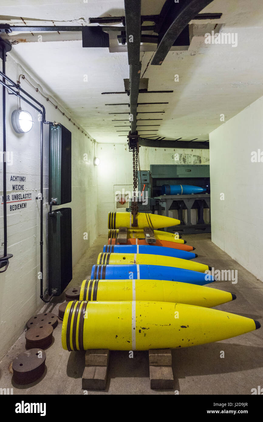 38cm shell hi-res stock photography and images - Alamy