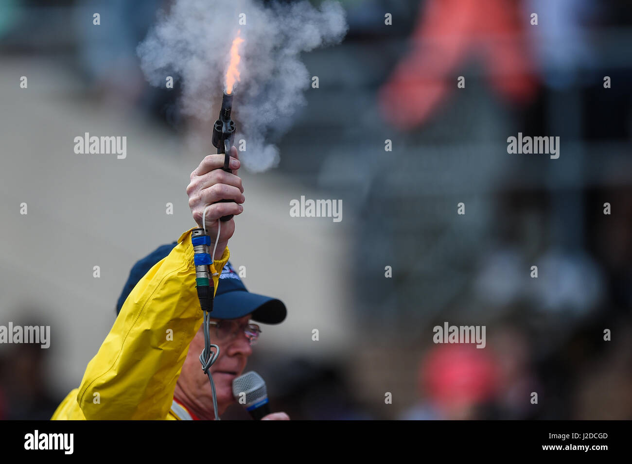 Starter gun hi-res stock photography and images - Alamy