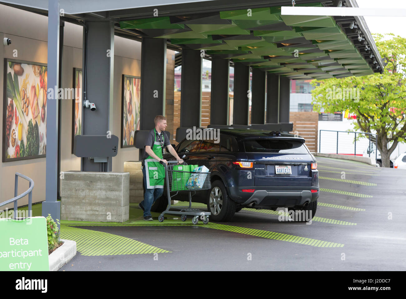 Seattle, Washington, USA. 26th Apr, 2017. AmazonFresh Pickup Ballard ...