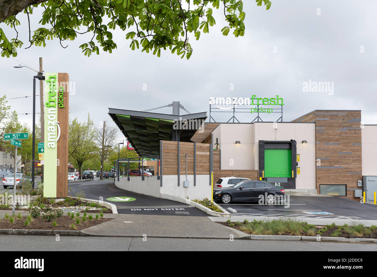 Seattle, Washington, USA. 26th Apr, 2017. AmazonFresh Pickup Ballard ...
