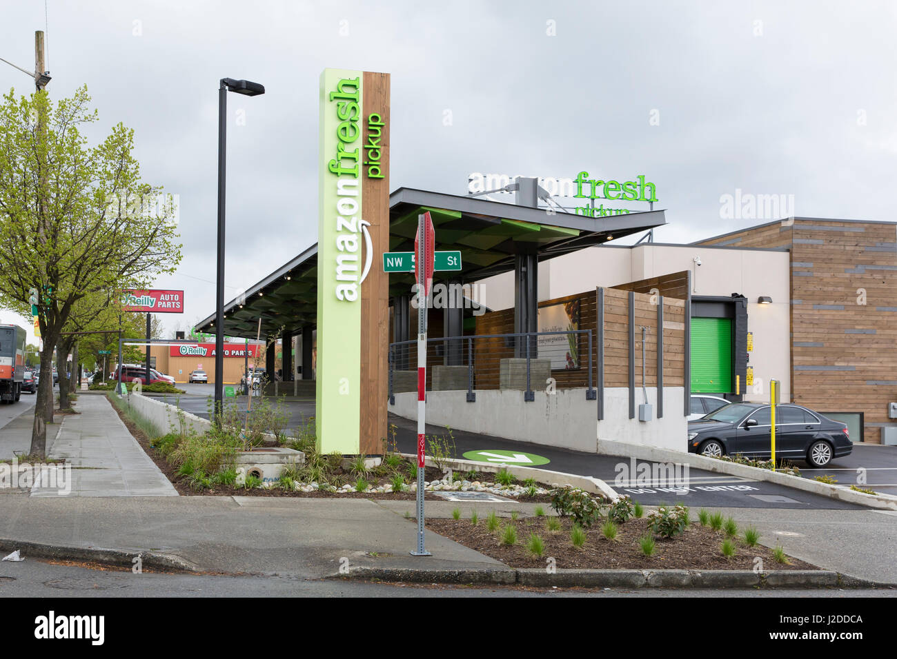 Seattle, Washington, USA. 26th Apr, 2017. AmazonFresh Pickup Ballard ...