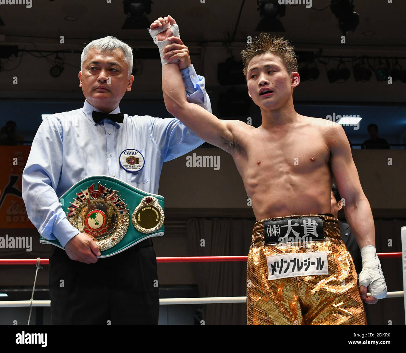 Tokyo, Japan. 25th Apr, 2017. (L-R) Toshio Sugiyama (Referee), Hiroto ...