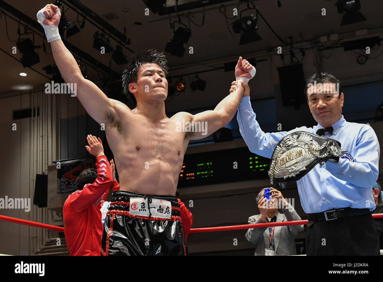 Tokyo, Japan. 25th Apr, 2017. (L-R) Yuji Fukuchi (Referee), Takeshi ...