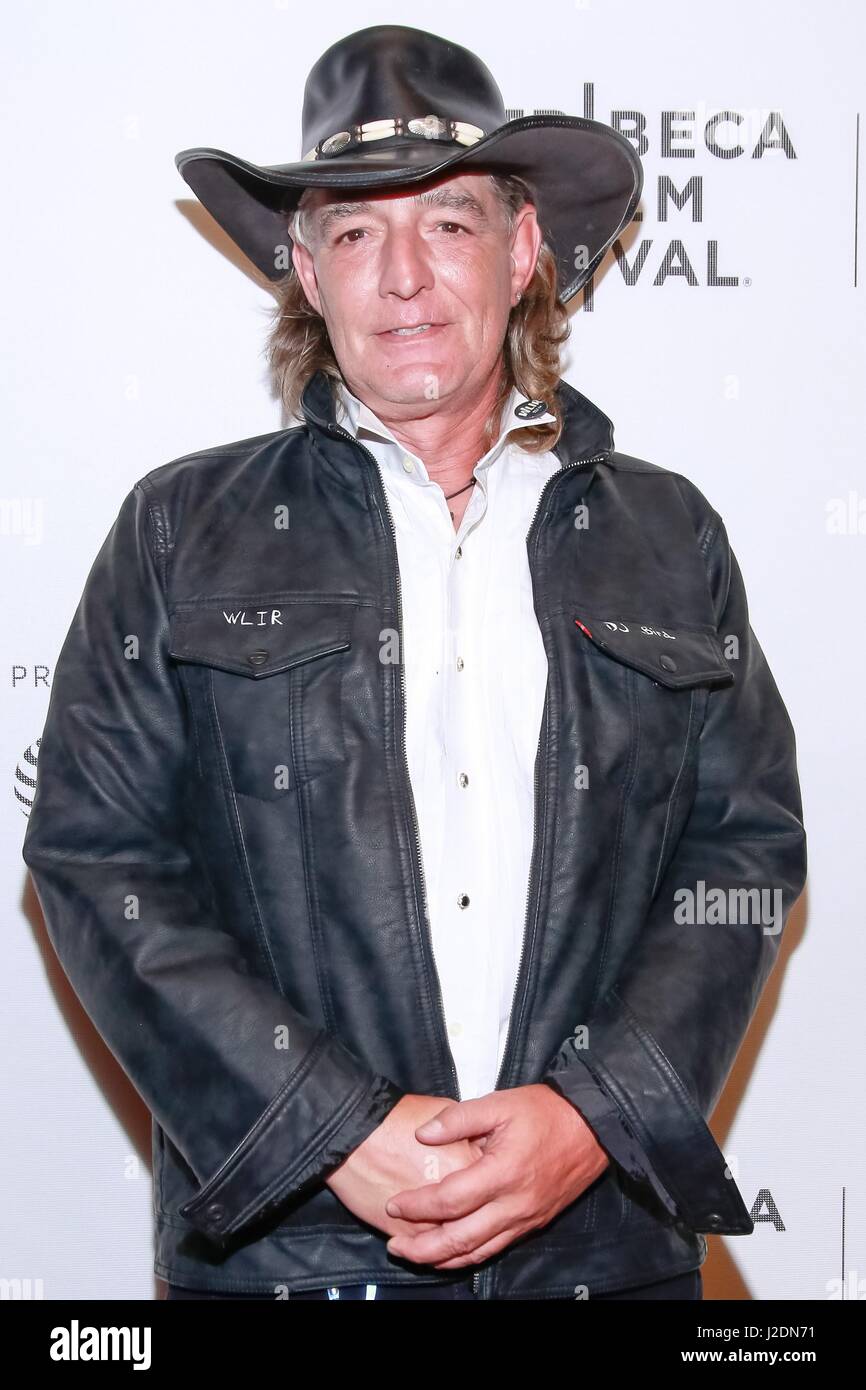 Dj bird hi-res stock photography and images - Alamy