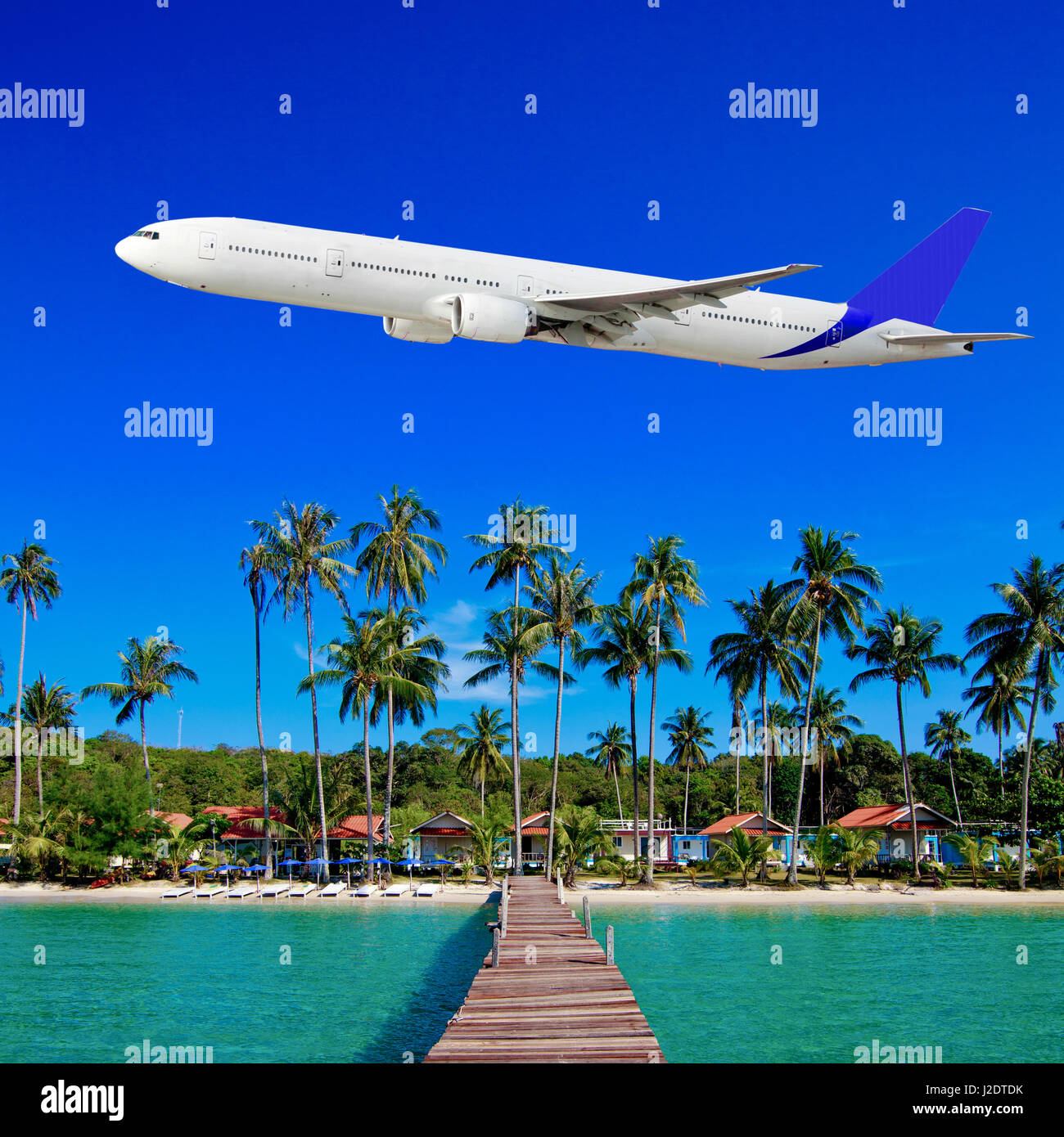 Passenger Airliner flying Stock Photo - Alamy