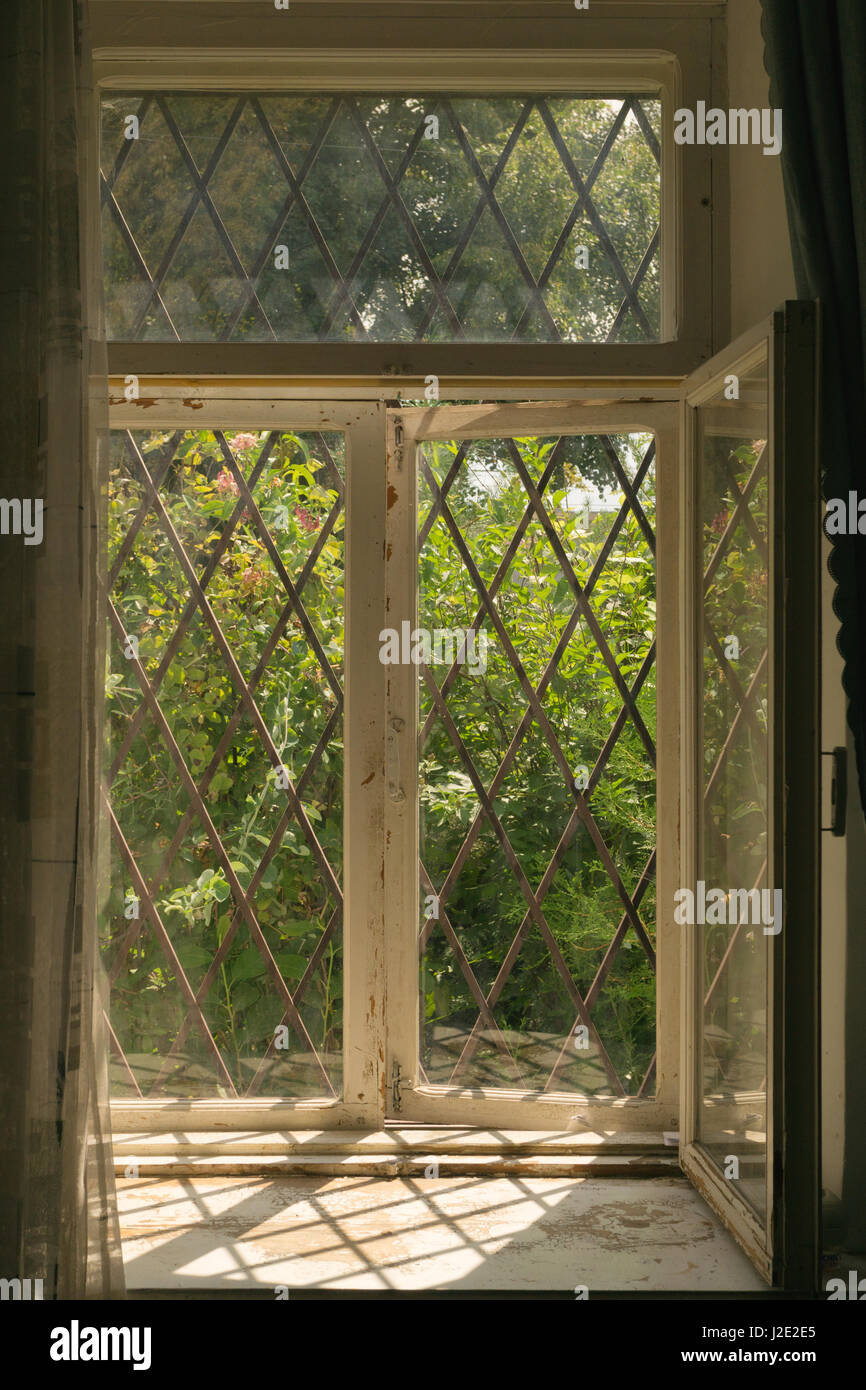 Vintage Window Inside Homes Traditional Interior Design Guide | Julie