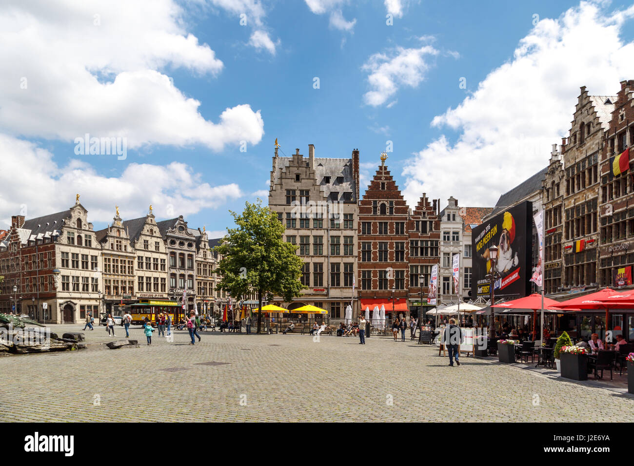 ANTWERP, BELGIUM - JULY 5, 2016 : Historical city hall and old town of ...