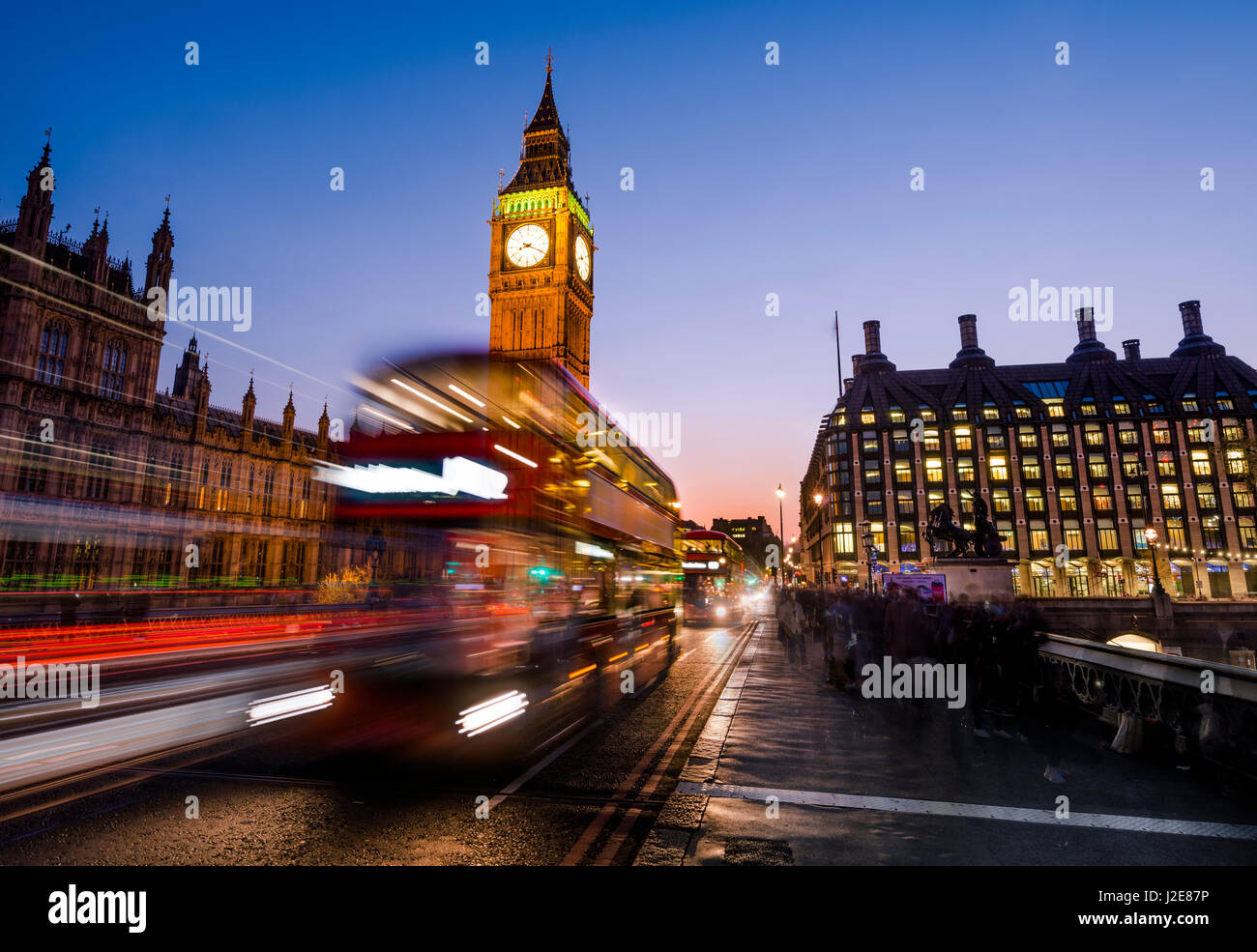 London evening sunset bus hi-res stock photography and images - Alamy