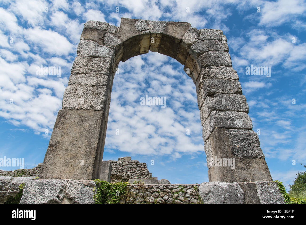 ancient stone arch, Carsulae archaeological site, italy Stock Photo - Alamy