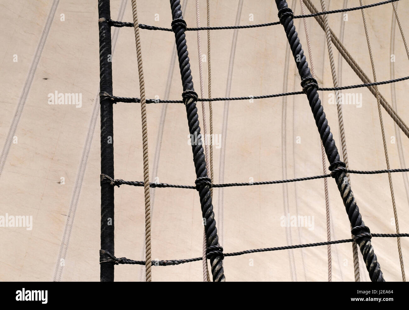 Rigging on hms bounty tall hi-res stock photography and images - Alamy