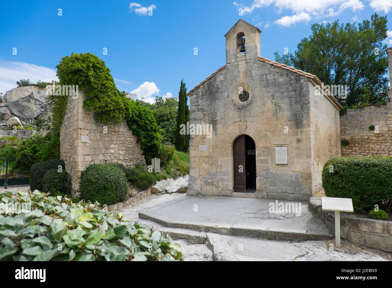 Limestone crests hi-res stock photography and images - Alamy