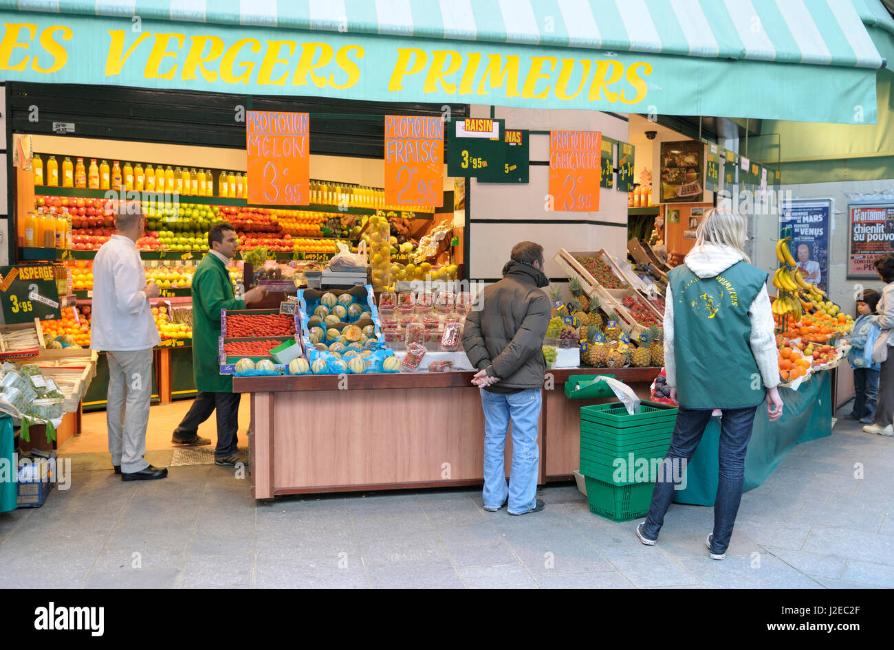 France, Paris. Fruit Market (Editorial Usage Only Stock Photo - Alamy