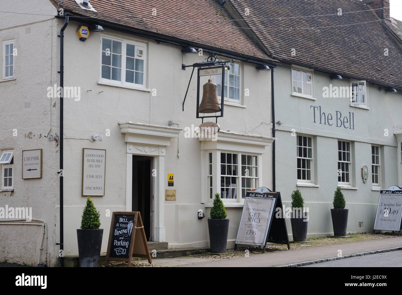 Seventeenth century pub hi-res stock photography and images - Alamy