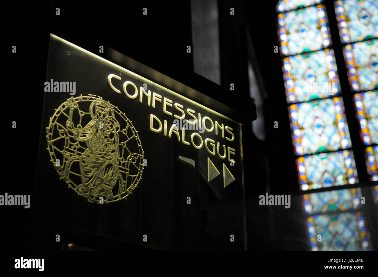 Confession notre dame paris hi-res stock photography and images - Alamy