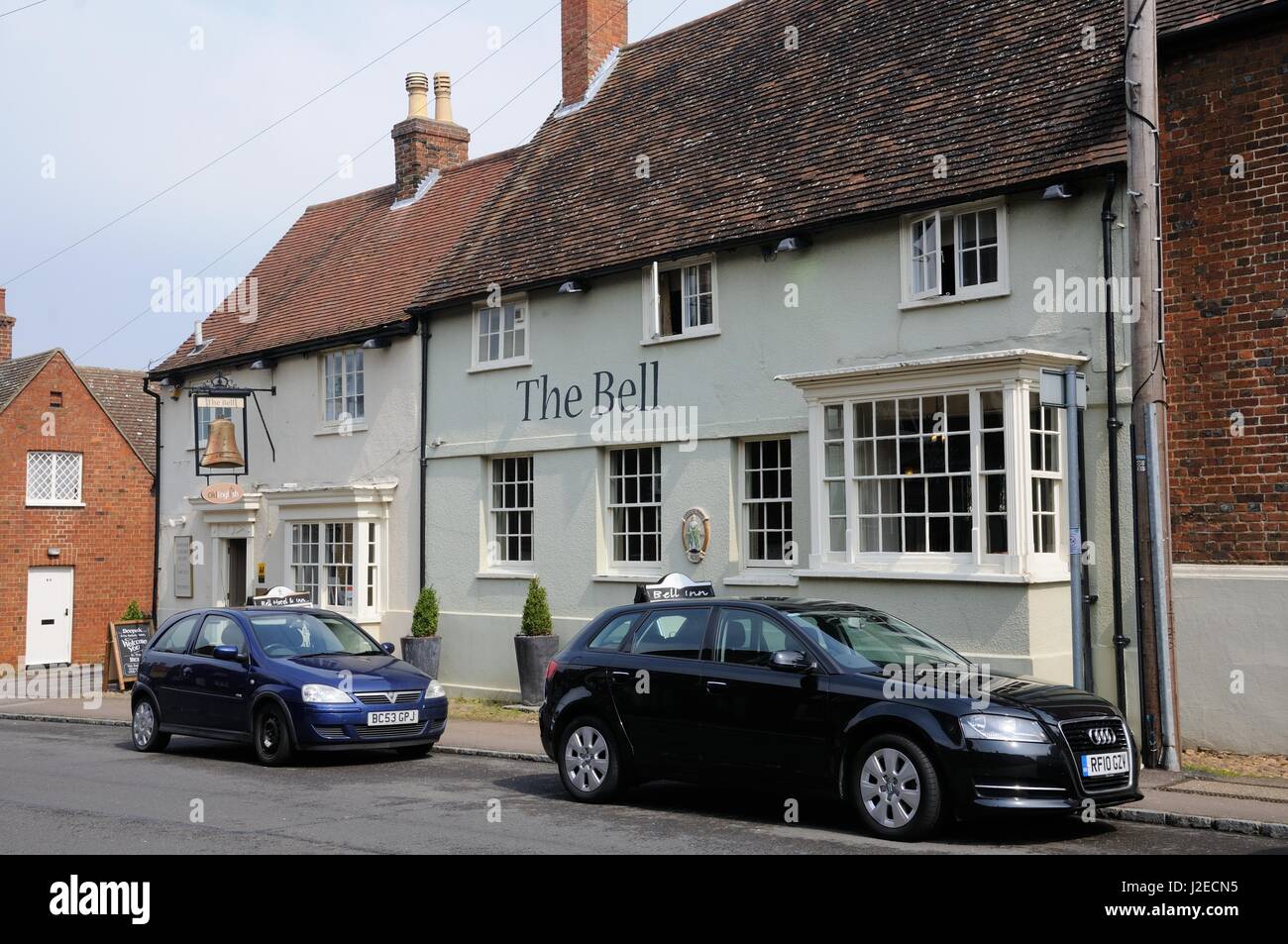 Seventeenth century public house hi-res stock photography and images ...