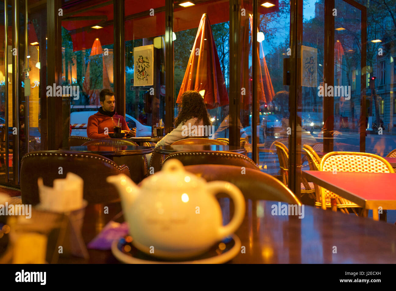 Paris, France, inside a cafe, couple chatting Stock Photo - Alamy