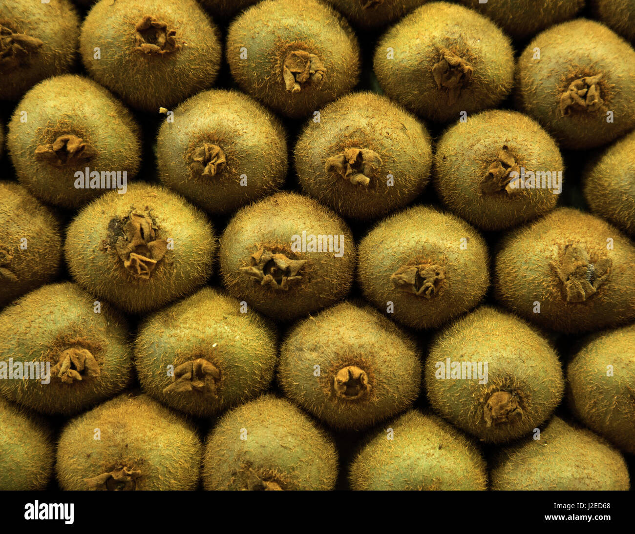 Display of kiwi fruit in an outdoor market in France Stock Photo - Alamy