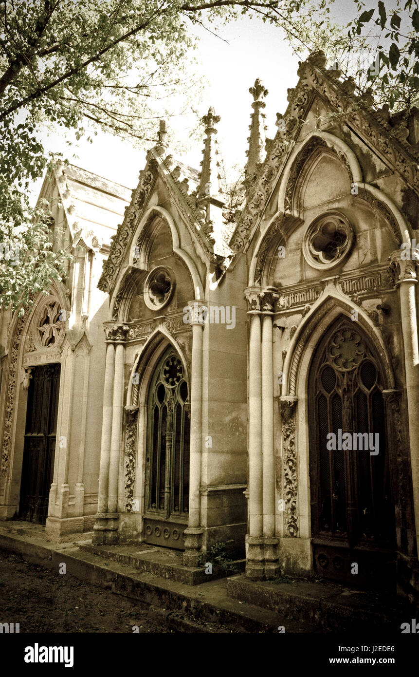 Mausolea at Pere Lachaise Cemetery, Paris, France Stock Photo - Alamy