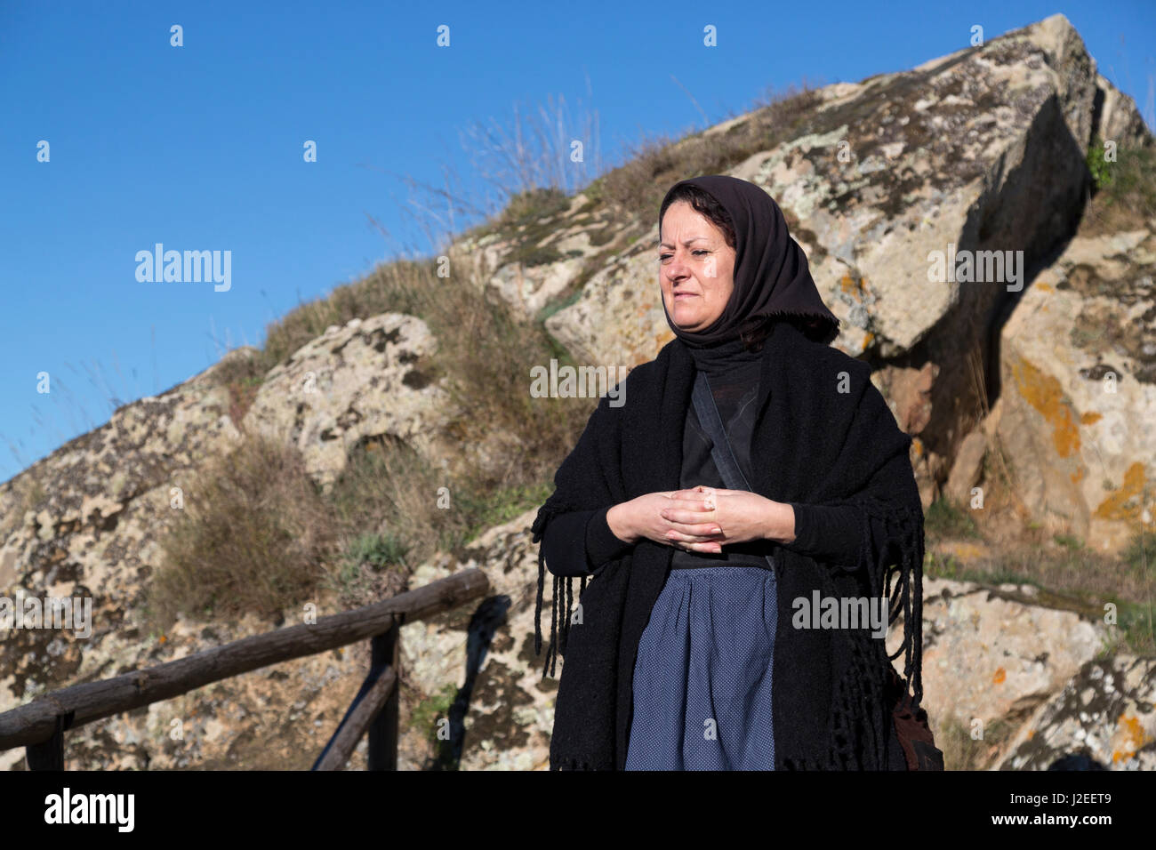 Italy woman headscarf hi-res stock photography and images - Alamy