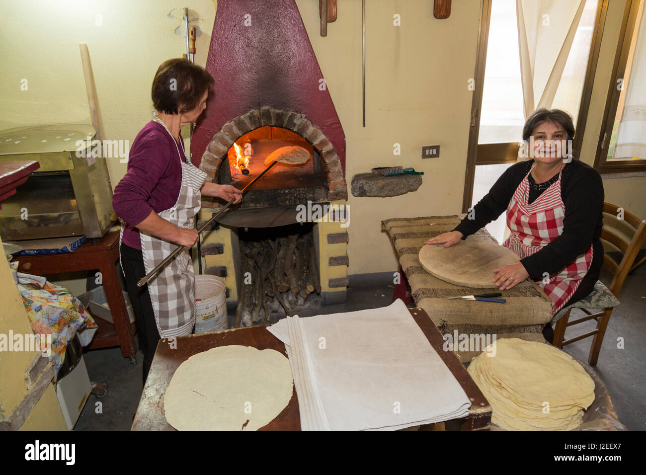 Carasau bread and sardinia hi-res stock photography and images - Alamy