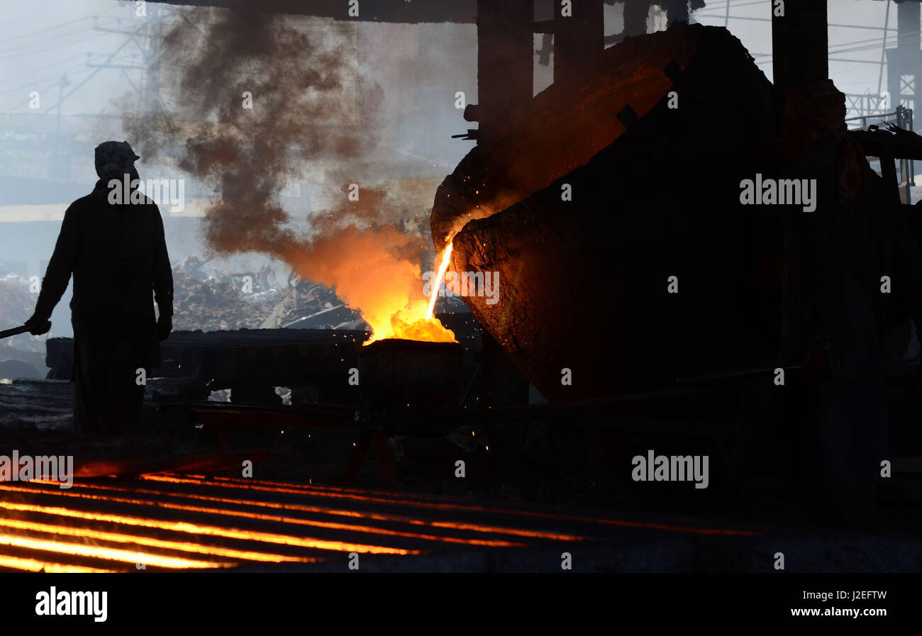 Lahore, Pakistan. 28th Apr, 2017. Pakistani laborers work by a smelter ...