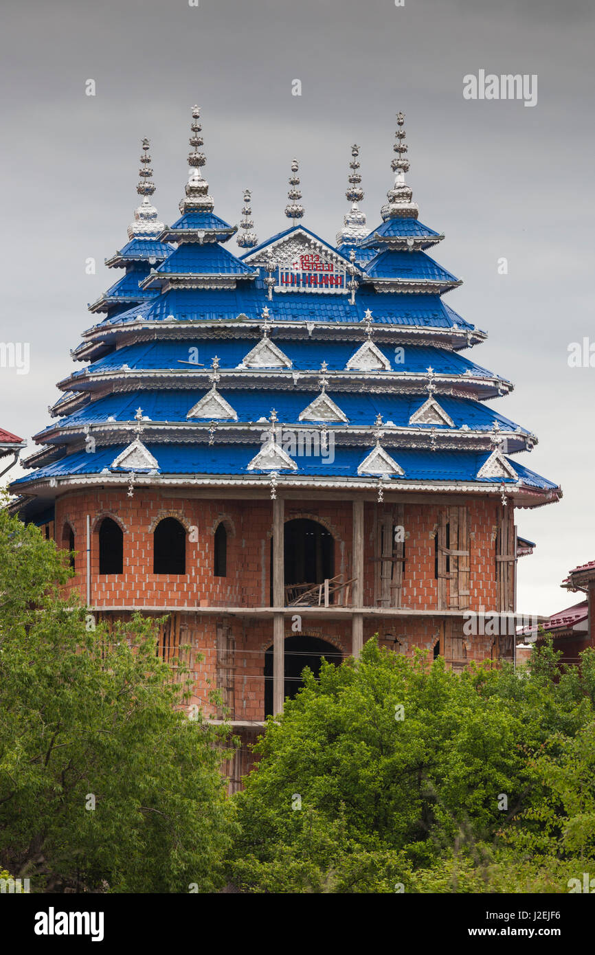 Romania, Transylvania, Huedin, Roma Palaces, large houses built by ...