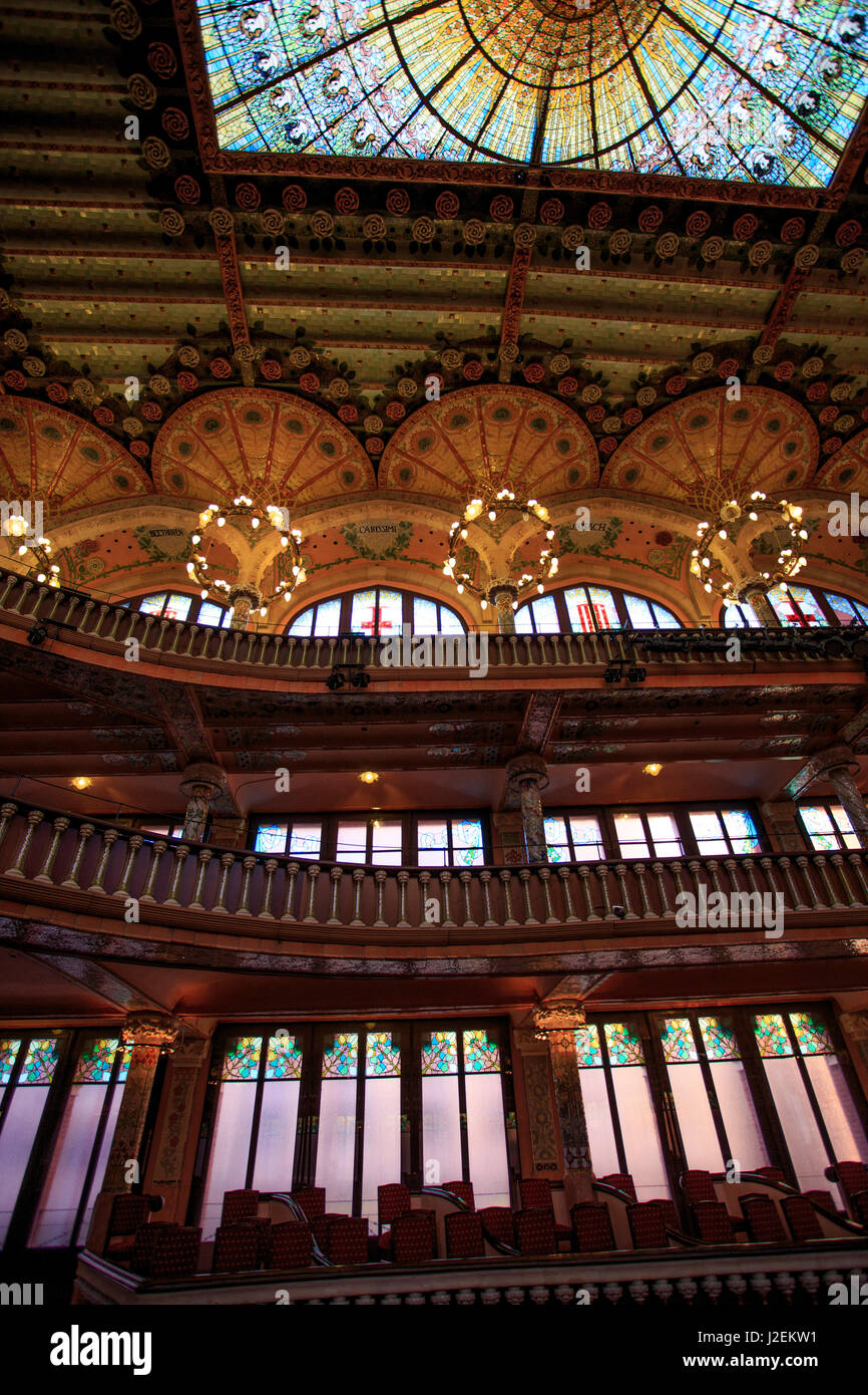 The stunning interior of the Liceu Opera House in Barcelona, Spain ...