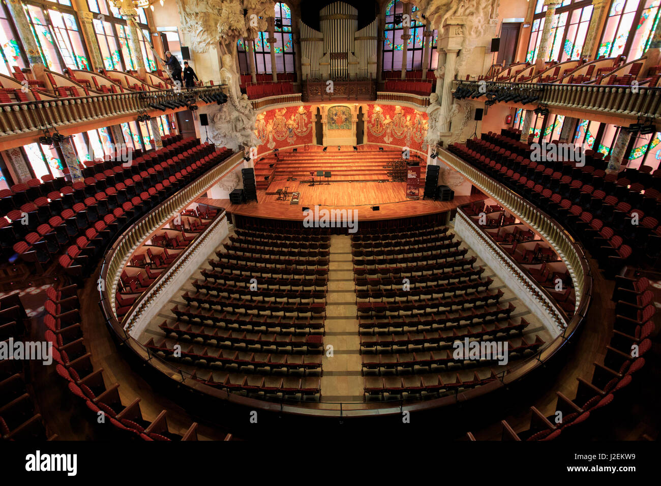 The stunning interior of the Liceu Opera House in Barcelona, Spain ...