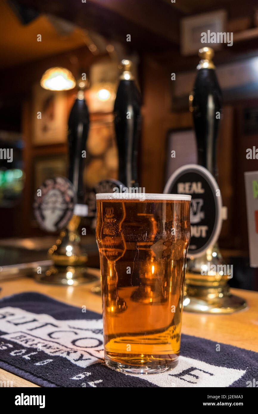 Pint of beer uk pub hi-res stock photography and images - Alamy Pint of beer uk pub hi-res stock photography and images - Alamy