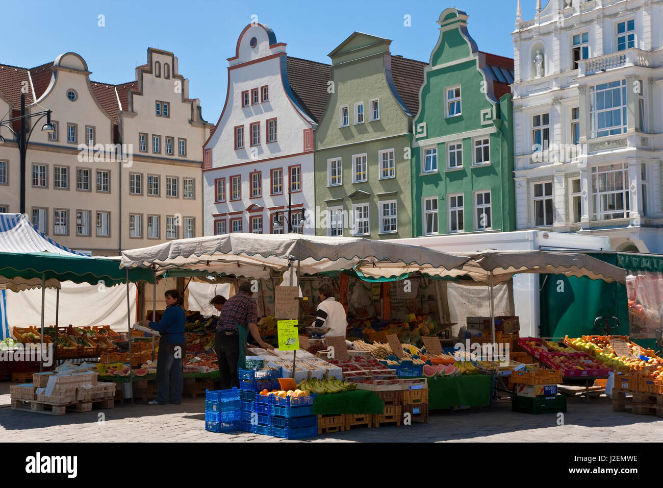 New market square hi-res stock photography and images - Alamy
