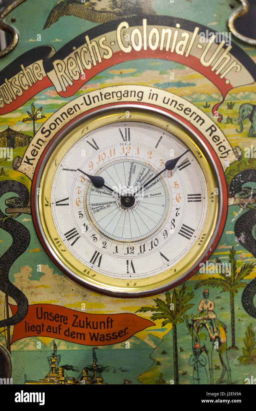 Early colonial clock hi-res stock photography and images - Alamy