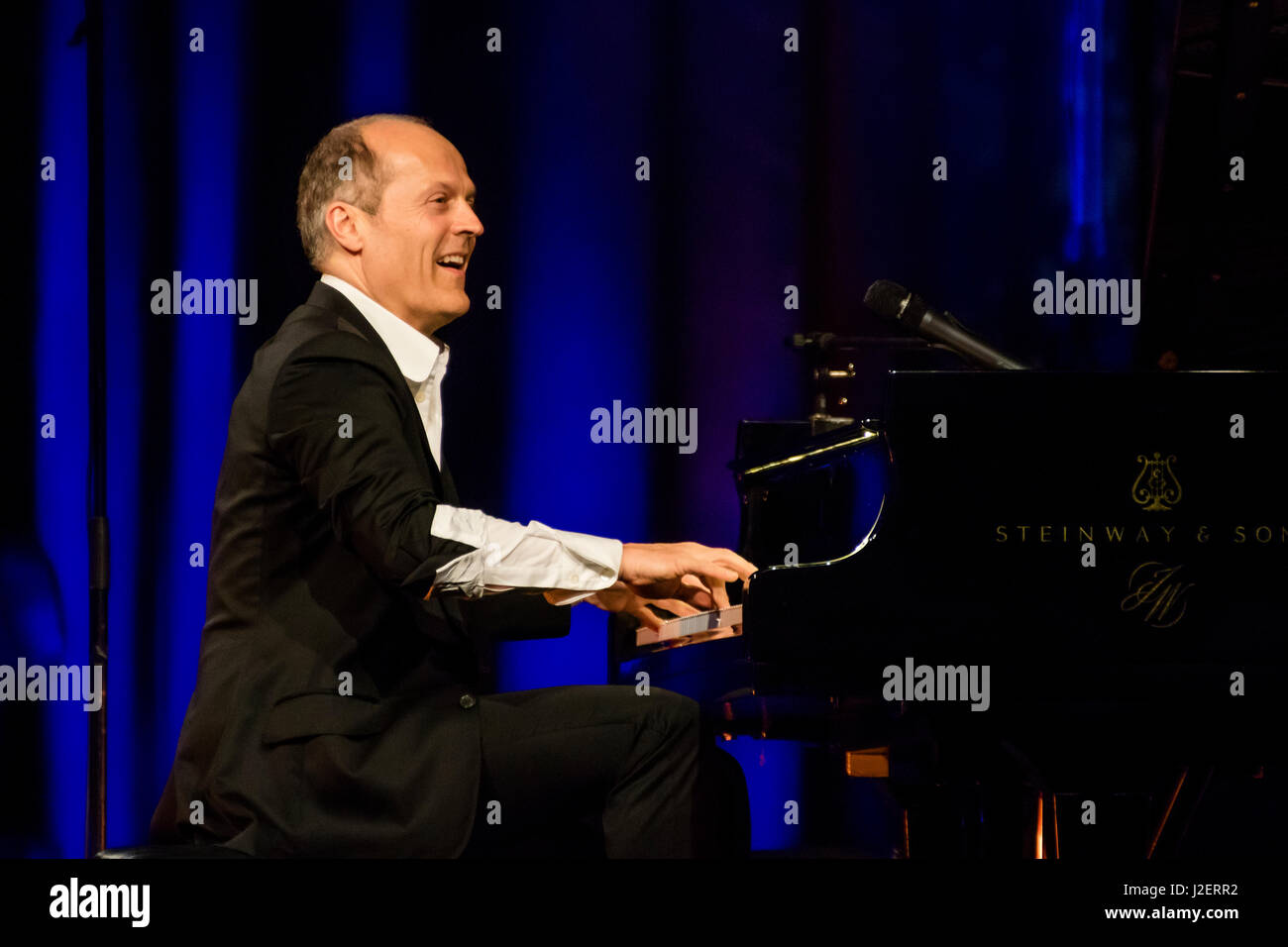 Deutscher entertainer hi-res stock photography and images - Alamy