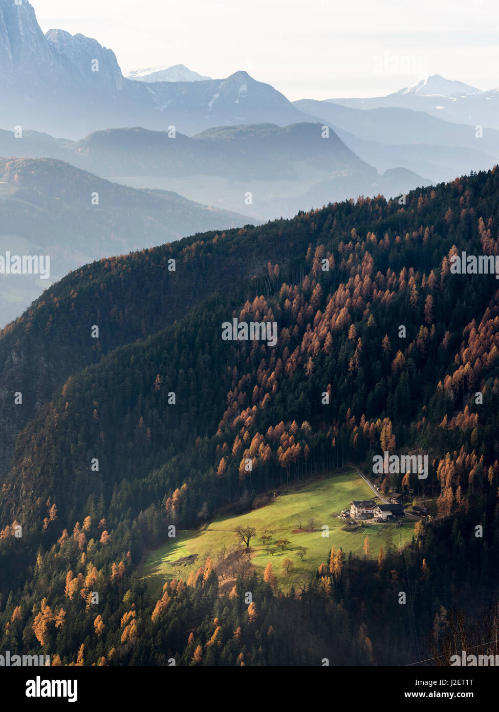 Mountain farm near Klausen (Chiusa) in the Eisack Valley during autumn ...