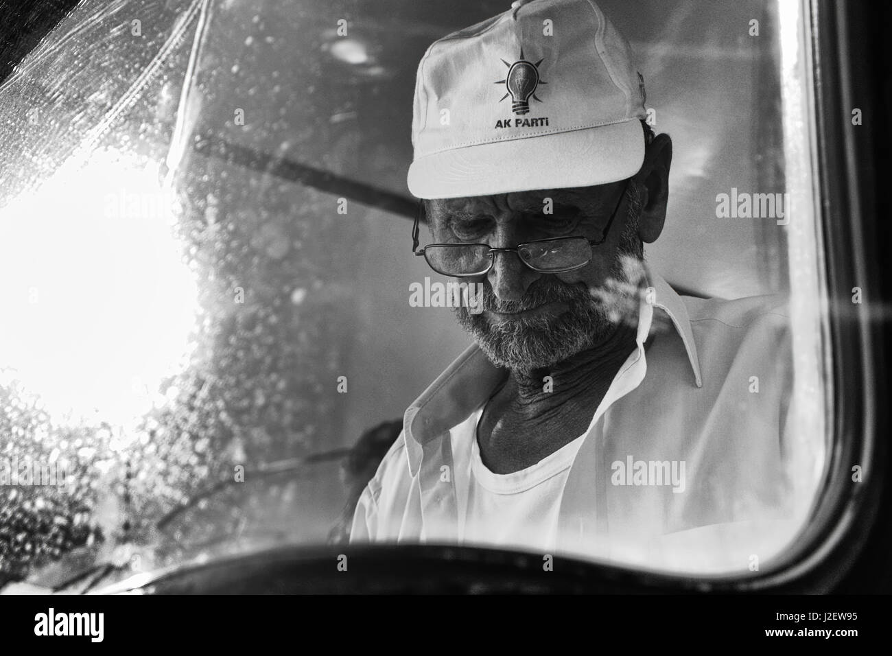Captain ship beard hi-res stock photography and images - Alamy