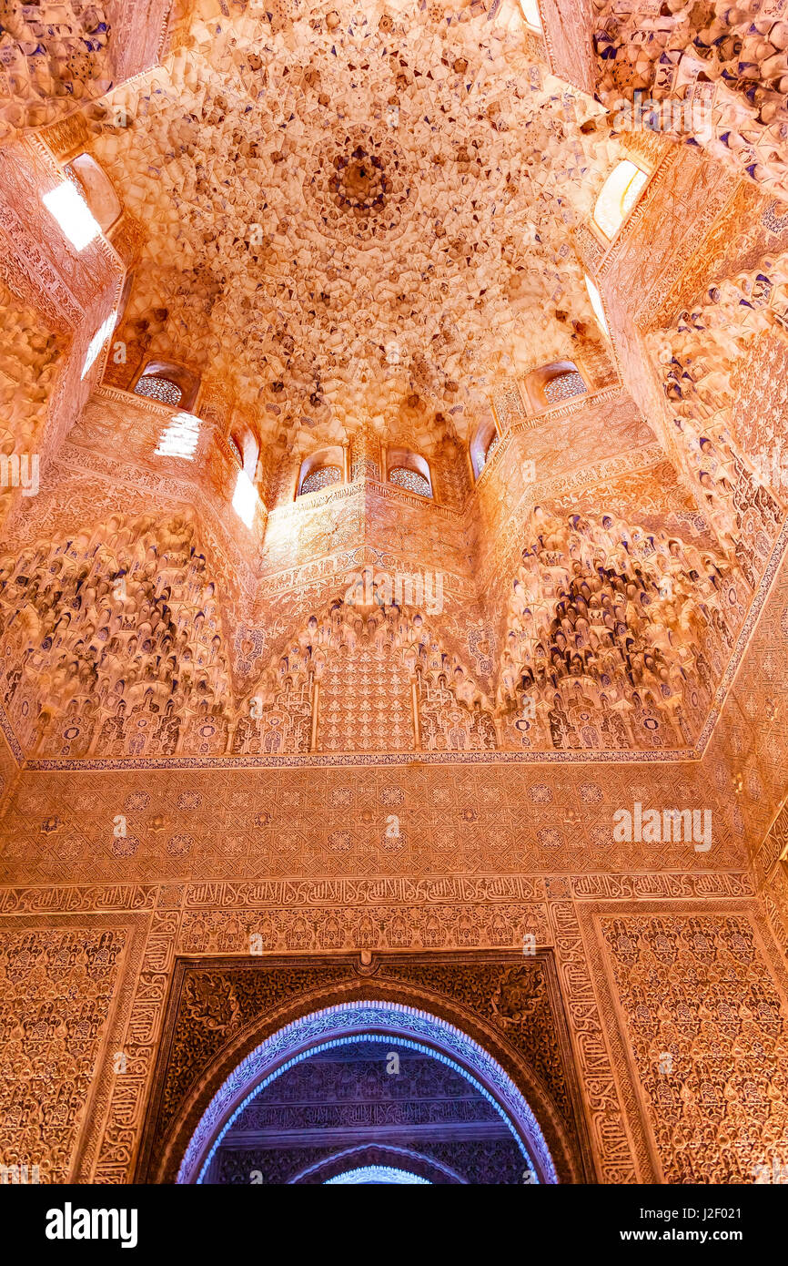 Star-shaped dome of the Sala de Albencerrajes, Alhambra, Moorish wall ...