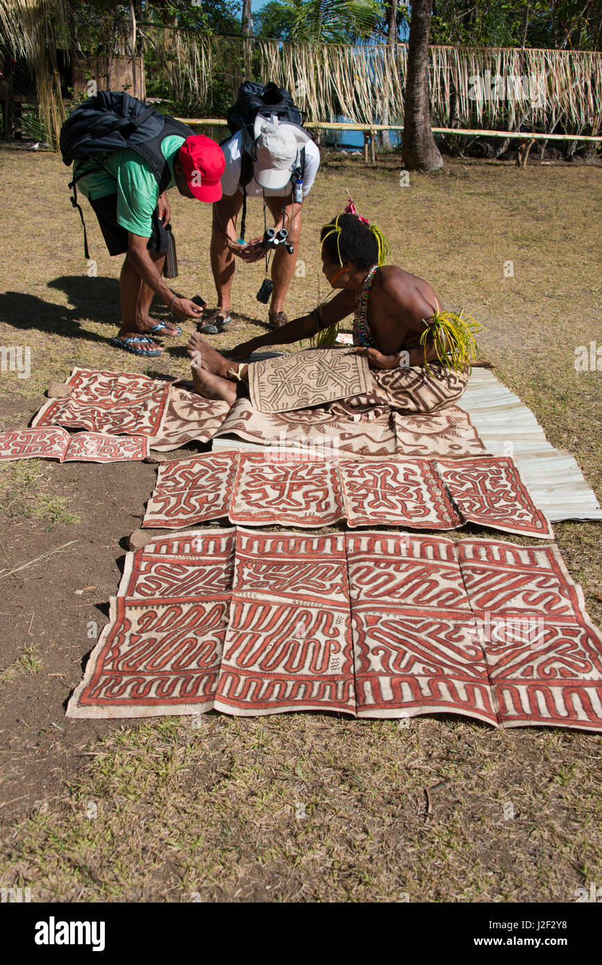 Tapa cloth, papua new guinea hi-res stock photography and images - Alamy