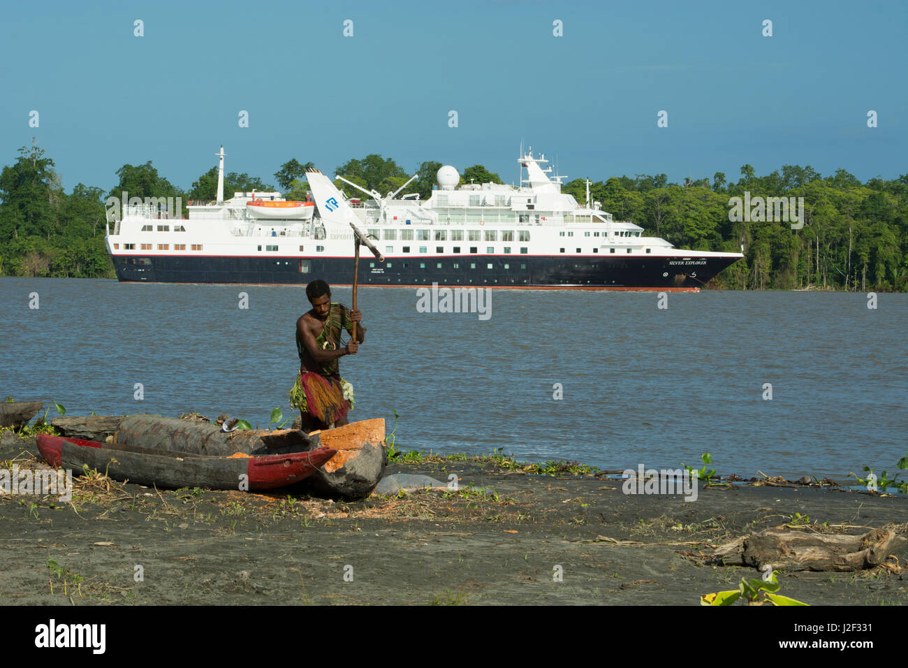 Sepik river papua new guinea canoe hi-res stock photography and images ...
