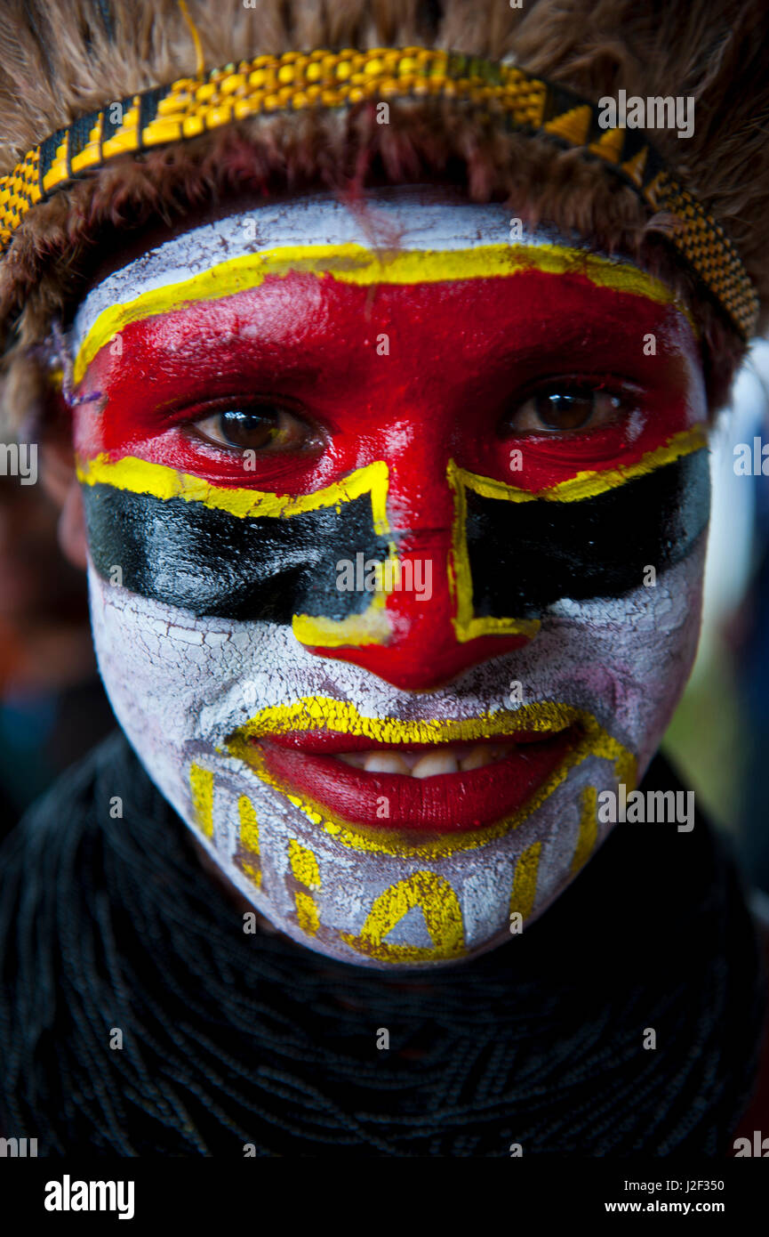 Papua new guinea female face paint hi-res stock photography and images ...