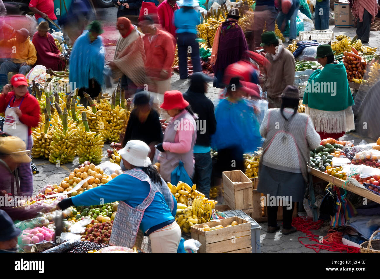 Busy outdoor market ecuador hi-res stock photography and images - Alamy