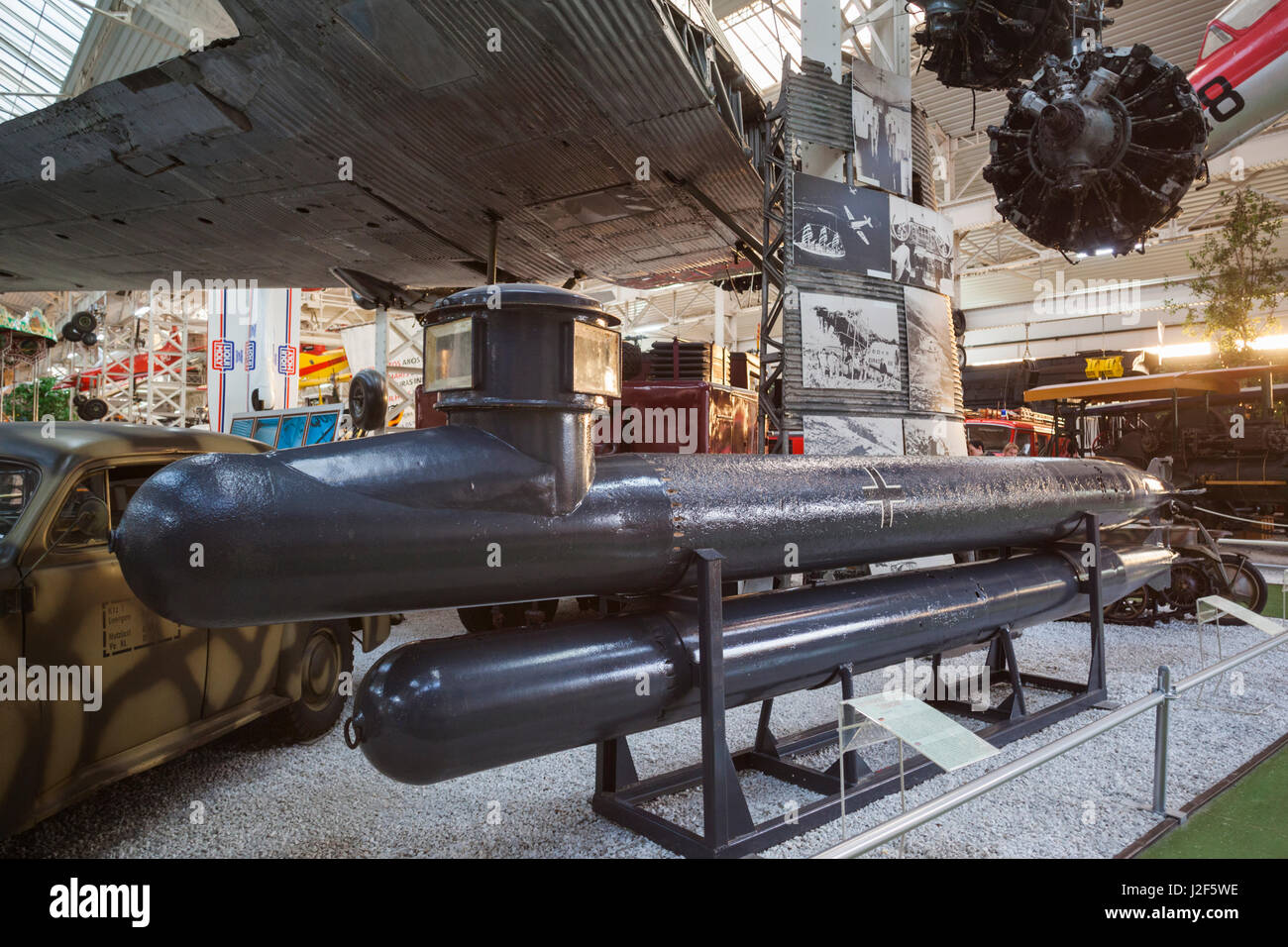 Ww2 technology hi-res stock photography and images - Alamy