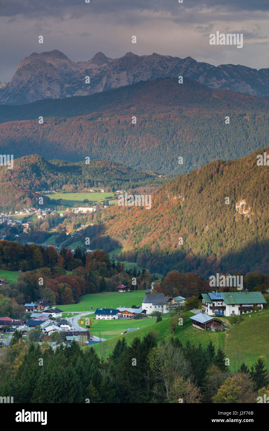 Germany, Bavaria, Oberau, elevated town view from the Rossfeld ...
